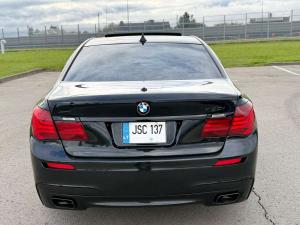 Melns BMW 750 2012 Šauļi, ar dzinēja tilpumu 4.40 L un nobraukumu 247 tūkst. km par 6300 €, foto 11 vietnē AUTOMOTO.COM.LV