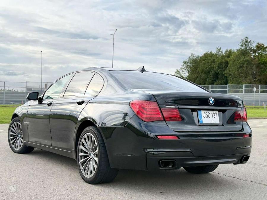 Melns BMW 750 2012 Šauļi, ar dzinēja tilpumu 4.40 L un nobraukumu 247 tūkst. km par 6300 €, foto 12 vietnē AUTOMOTO.COM.LV