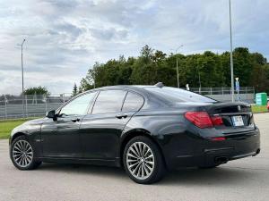Melns BMW 750 2012 Šauļi, ar dzinēja tilpumu 4.40 L un nobraukumu 247 tūkst. km par 6300 €, foto 13 vietnē AUTOMOTO.COM.LV