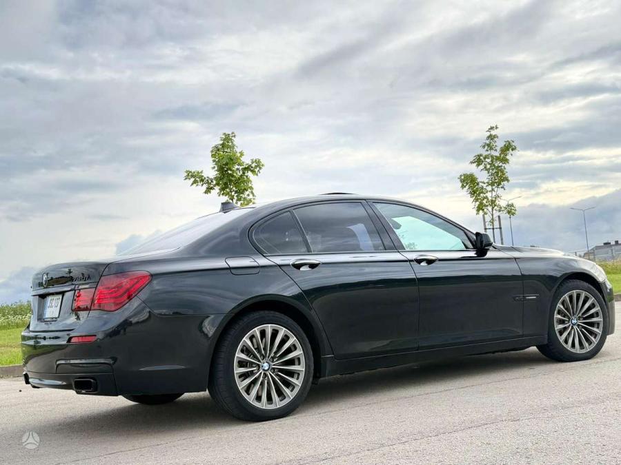 Melns BMW 750 2012 Šauļi, ar dzinēja tilpumu 4.40 L un nobraukumu 247 tūkst. km par 6300 €, foto 15 vietnē AUTOMOTO.COM.LV