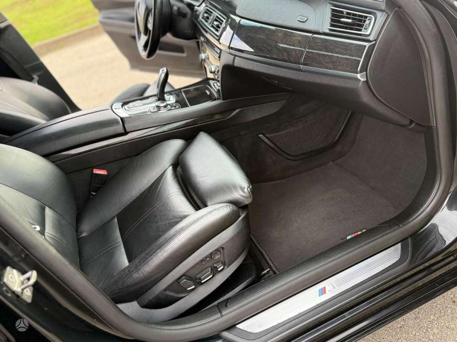 Melns BMW 750 2012 Šauļi, ar dzinēja tilpumu 4.40 L un nobraukumu 247 tūkst. km par 6300 €, foto 21 vietnē AUTOMOTO.COM.LV