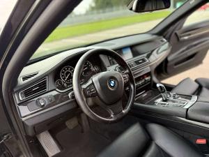 Melns BMW 750 2012 Šauļi, ar dzinēja tilpumu 4.40 L un nobraukumu 247 tūkst. km par 6300 €, foto 22 vietnē AUTOMOTO.COM.LV