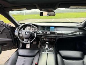 Melns BMW 750 2012 Šauļi, ar dzinēja tilpumu 4.40 L un nobraukumu 247 tūkst. km par 6300 €, foto 23 vietnē AUTOMOTO.COM.LV