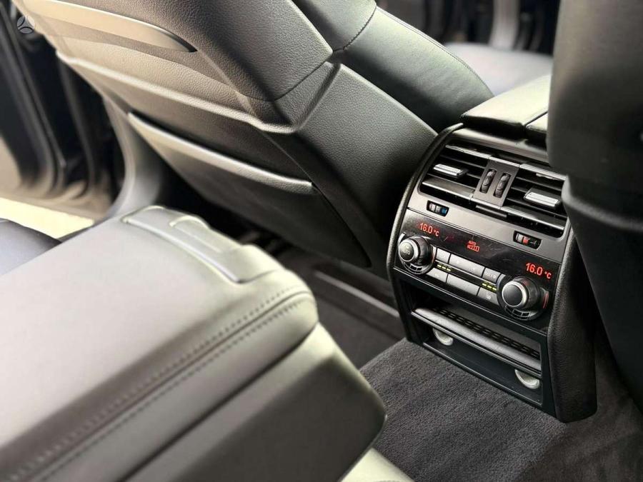 Melns BMW 750 2012 Šauļi, ar dzinēja tilpumu 4.40 L un nobraukumu 247 tūkst. km par 6300 €, foto 25 vietnē AUTOMOTO.COM.LV