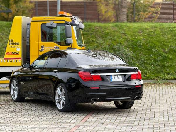 Black BMW 750 2012 in Klaipeda, with an engine capacity of 4.40 L and mileage of 248 thousand km for 4000 €, photo 9 on AUTOMOTO.COM.LV