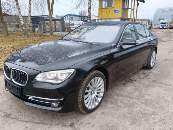 Melns BMW 750 2013 Marijampole, ar dzinēja tilpumu 2.99 L un nobraukumu 132 tūkst. km par 17950 €, foto 1 vietnē AUTOMOTO.COM.LV