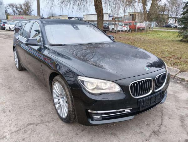 Melns BMW 750 2013 Marijampole, ar dzinēja tilpumu 2.99 L un nobraukumu 132 tūkst. km par 17950 €, foto 3 vietnē AUTOMOTO.COM.LV