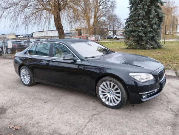 Melns BMW 750 2013 Marijampole, ar dzinēja tilpumu 2.99 L un nobraukumu 132 tūkst. km par 17950 €, foto 4 vietnē AUTOMOTO.COM.LV