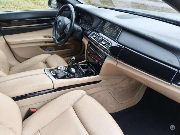 Melns BMW 750 2013 Marijampole, ar dzinēja tilpumu 2.99 L un nobraukumu 132 tūkst. km par 17950 €, foto 7 vietnē AUTOMOTO.COM.LV