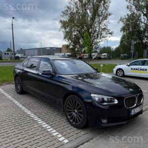 Black BMW 750 2013 in Riga, with an engine capacity of 3.00 L and mileage of 292 thousand km for 9990 €, photo 4 on AUTOMOTO.COM.LV