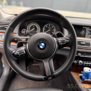 Black BMW 750 2013 in Riga, with an engine capacity of 3.00 L and mileage of 292 thousand km for 9990 €, photo 9 on AUTOMOTO.COM.LV