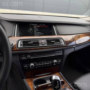 Black BMW 750 2013 in Riga, with an engine capacity of 3.00 L and mileage of 292 thousand km for 9990 €, photo 11 on AUTOMOTO.COM.LV