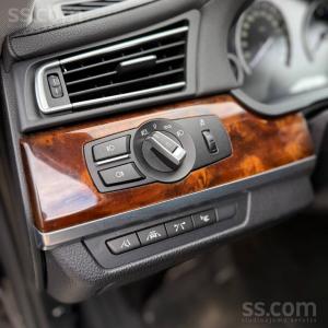 Black BMW 750 2013 in Riga, with an engine capacity of 3.00 L and mileage of 292 thousand km for 9990 €, photo 13 on AUTOMOTO.COM.LV