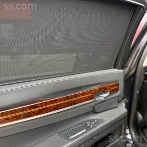 Black BMW 750 2013 in Riga, with an engine capacity of 3.00 L and mileage of 292 thousand km for 9990 €, photo 14 on AUTOMOTO.COM.LV
