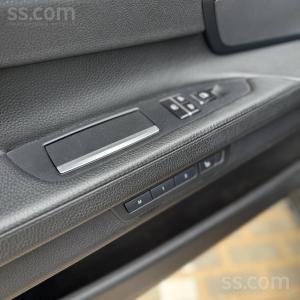 Black BMW 750 2013 in Riga, with an engine capacity of 3.00 L and mileage of 292 thousand km for 9990 €, photo 15 on AUTOMOTO.COM.LV