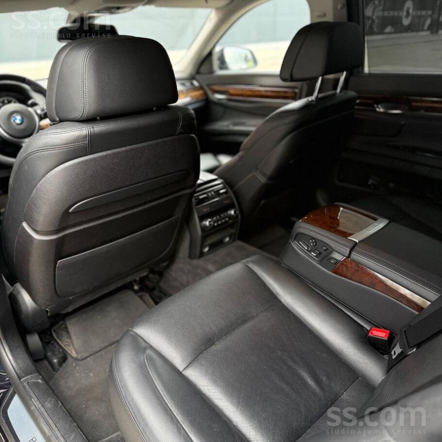 Black BMW 750 2013 in Riga, with an engine capacity of 3.00 L and mileage of 292 thousand km for 9990 €, photo 18 on AUTOMOTO.COM.LV