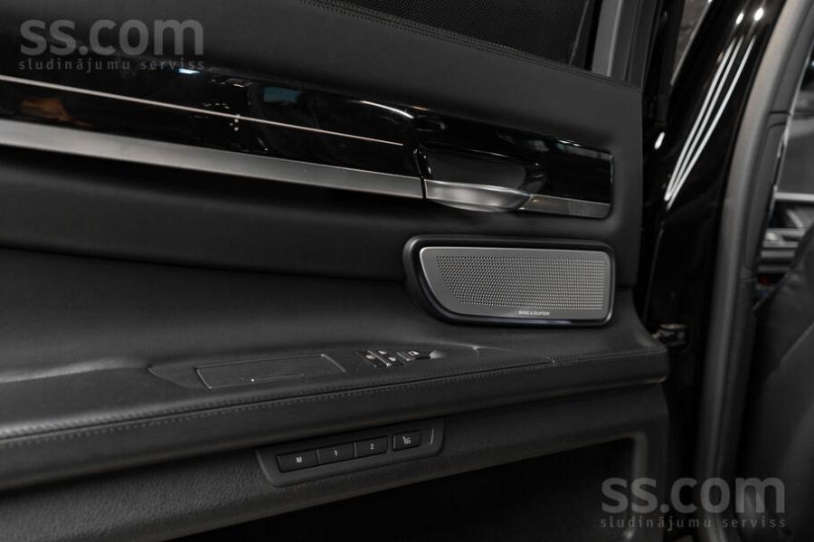 Melns BMW 750 2013 Rīga, ar dzinēja tilpumu 4.40 L un nobraukumu 210 tūkst. km par 33000 €, foto 27 vietnē AUTOMOTO.COM.LV