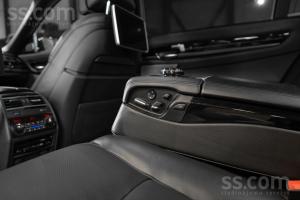 Melns BMW 750 2013 Rīga, ar dzinēja tilpumu 4.40 L un nobraukumu 210 tūkst. km par 33000 €, foto 29 vietnē AUTOMOTO.COM.LV