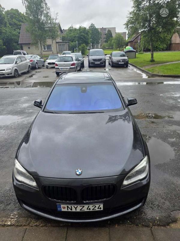 Черный БМВ 750 2013 в Скуодас, объемом двигателя 4.40 л и пробегом 213 тыс. км за 23900 €, фото 2 на AUTOMOTO.COM.LV