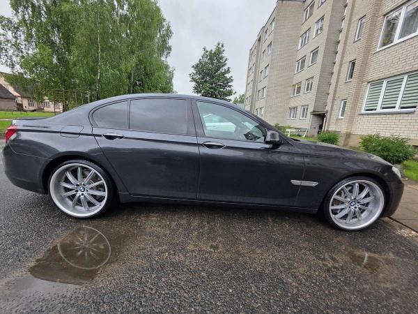 Черный БМВ 750 2013 в Скуодас, объемом двигателя 4.40 л и пробегом 213 тыс. км за 23900 €, фото 3 на AUTOMOTO.COM.LV