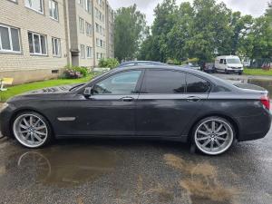Melns BMW 750 2013 Skuodas, ar dzinēja tilpumu 4.40 L un nobraukumu 213 tūkst. km par 23900 €, foto 6 vietnē AUTOMOTO.COM.LV