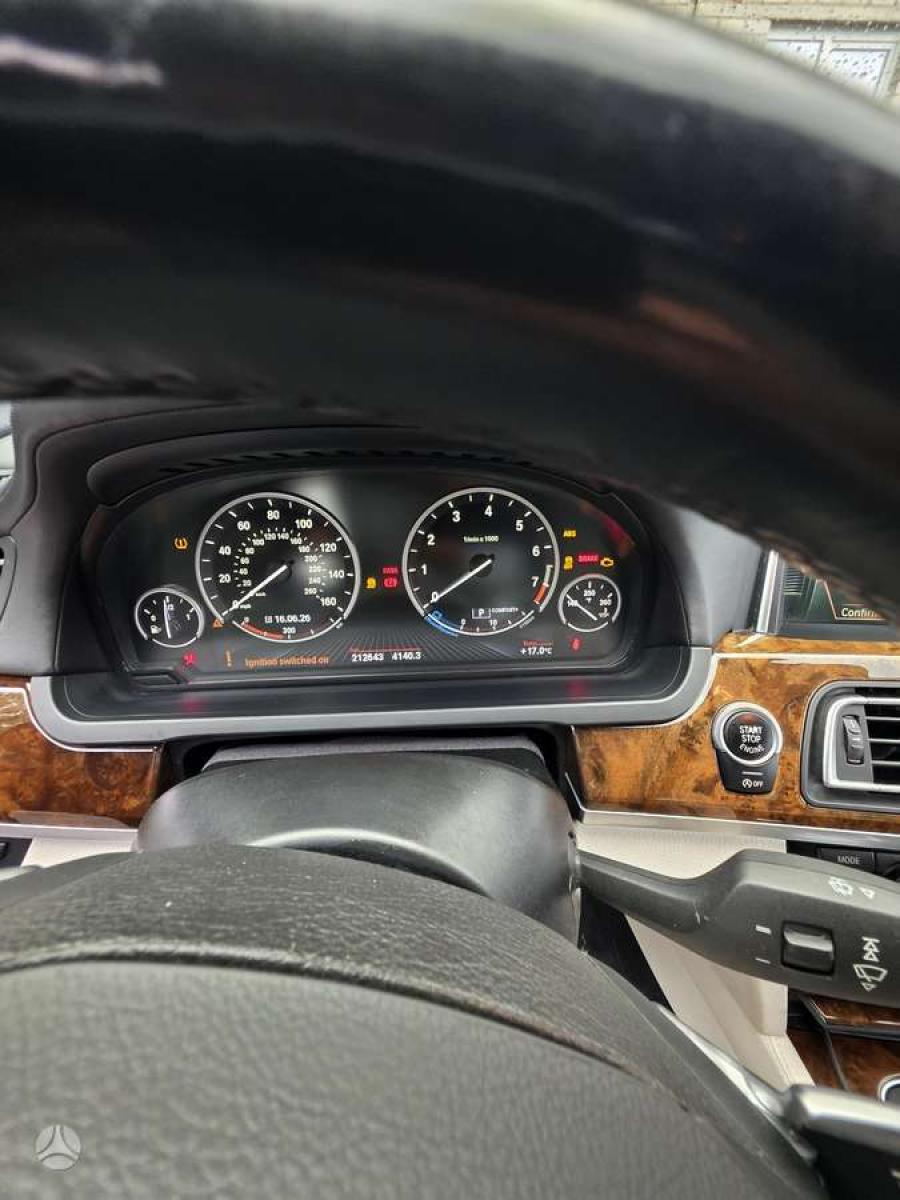 Melns BMW 750 2013 Skuodas, ar dzinēja tilpumu 4.40 L un nobraukumu 213 tūkst. km par 23900 €, foto 13 vietnē AUTOMOTO.COM.LV