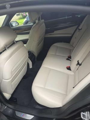 Melns BMW 750 2013 Skuodas, ar dzinēja tilpumu 4.40 L un nobraukumu 213 tūkst. km par 23900 €, foto 17 vietnē AUTOMOTO.COM.LV