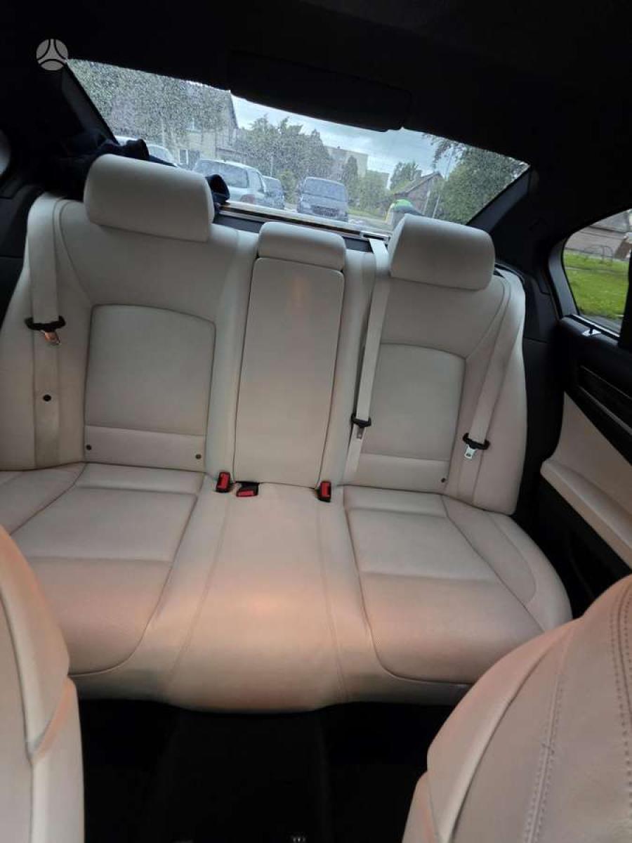 Melns BMW 750 2013 Skuodas, ar dzinēja tilpumu 4.40 L un nobraukumu 213 tūkst. km par 23900 €, foto 20 vietnē AUTOMOTO.COM.LV
