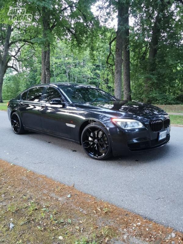Melns BMW 750 2013 Viļņa, ar dzinēja tilpumu 4.40 L un nobraukumu 0 tūkst. km par 15700 €, foto 9 vietnē AUTOMOTO.COM.LV