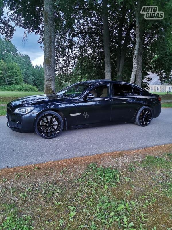 Melns BMW 750 2013 Viļņa, ar dzinēja tilpumu 4.40 L un nobraukumu 0 tūkst. km par 15700 €, foto 10 vietnē AUTOMOTO.COM.LV