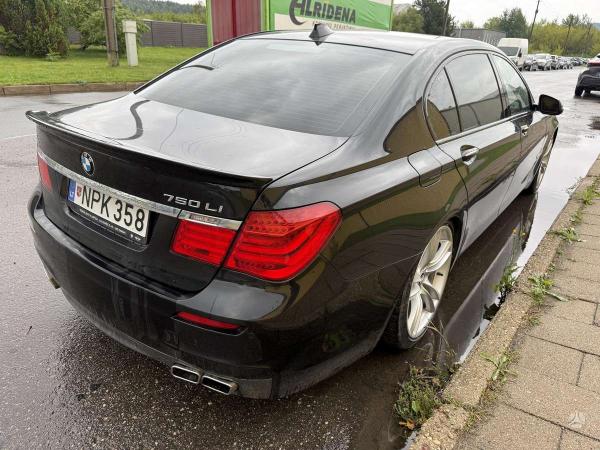 Black BMW 750 2013 in Vilnius, with an engine capacity of 4.40 L and mileage of 195 thousand km for 4200 €, photo 6 on AUTOMOTO.COM.LV