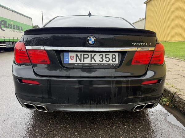 Black BMW 750 2013 in Vilnius, with an engine capacity of 4.40 L and mileage of 195 thousand km for 4200 €, photo 7 on AUTOMOTO.COM.LV