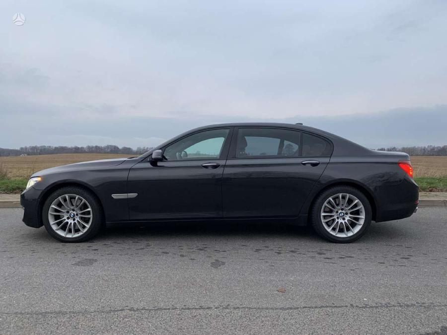 Melns BMW 750 2014 Klaipėda, ar dzinēja tilpumu 4.40 L un nobraukumu 170 tūkst. km par 13000 €, foto 1 vietnē AUTOMOTO.COM.LV