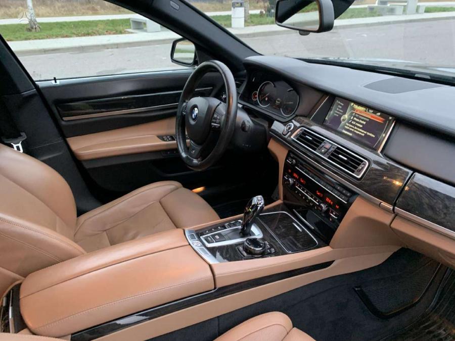 Melns BMW 750 2014 Klaipėda, ar dzinēja tilpumu 4.40 L un nobraukumu 170 tūkst. km par 13000 €, foto 3 vietnē AUTOMOTO.COM.LV