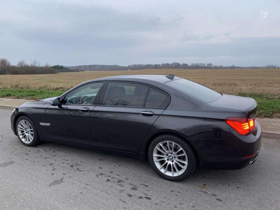 Melns BMW 750 2014 Klaipėda, ar dzinēja tilpumu 4.40 L un nobraukumu 170 tūkst. km par 13000 €, foto 7 vietnē AUTOMOTO.COM.LV
