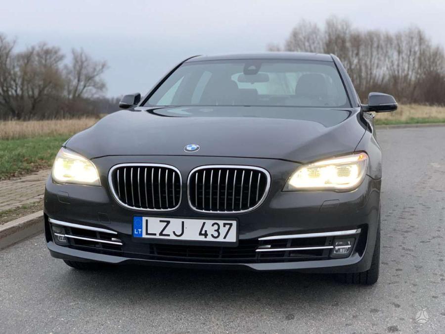 Melns BMW 750 2014 Klaipėda, ar dzinēja tilpumu 4.40 L un nobraukumu 170 tūkst. km par 13000 €, foto 9 vietnē AUTOMOTO.COM.LV
