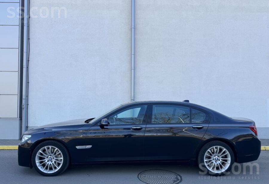 Melns BMW 750 2014 Rīga, ar dzinēja tilpumu 4.40 L un nobraukumu 180 tūkst. km par 12700 €, foto 3 vietnē AUTOMOTO.COM.LV