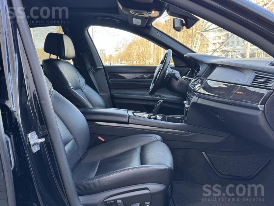 Melns BMW 750 2014 Rīga, ar dzinēja tilpumu 4.40 L un nobraukumu 180 tūkst. km par 12700 €, foto 6 vietnē AUTOMOTO.COM.LV
