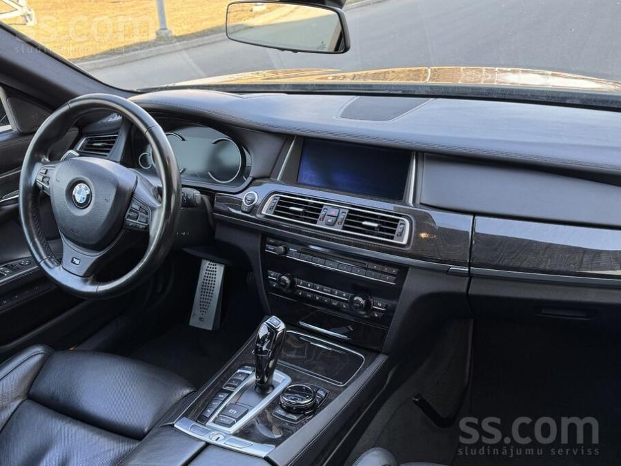 Melns BMW 750 2014 Rīga, ar dzinēja tilpumu 4.40 L un nobraukumu 180 tūkst. km par 12700 €, foto 7 vietnē AUTOMOTO.COM.LV