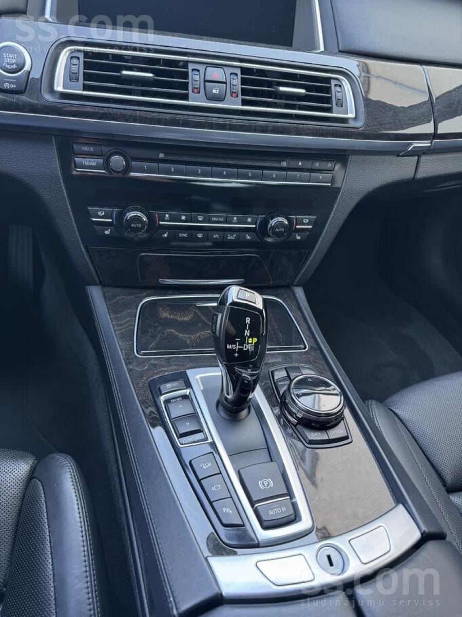Melns BMW 750 2014 Rīga, ar dzinēja tilpumu 4.40 L un nobraukumu 180 tūkst. km par 12700 €, foto 8 vietnē AUTOMOTO.COM.LV