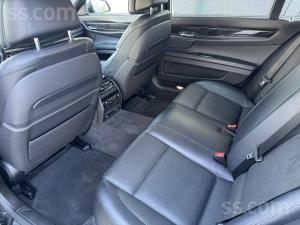 Melns BMW 750 2014 Rīga, ar dzinēja tilpumu 4.40 L un nobraukumu 180 tūkst. km par 12700 €, foto 9 vietnē AUTOMOTO.COM.LV