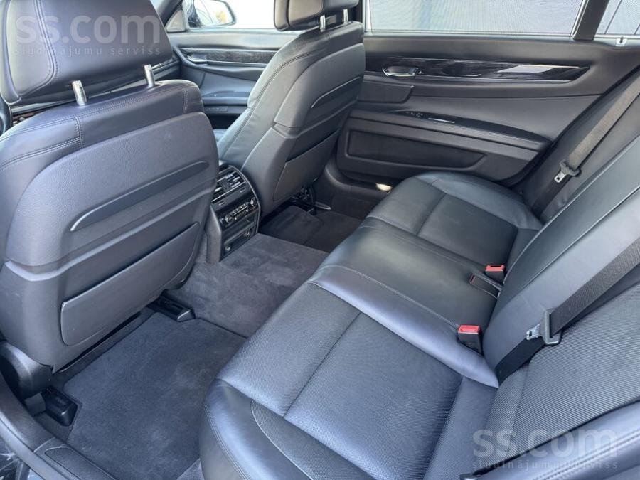 Melns BMW 750 2014 Rīga, ar dzinēja tilpumu 4.40 L un nobraukumu 180 tūkst. km par 12700 €, foto 9 vietnē AUTOMOTO.COM.LV
