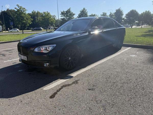 Melns BMW 750 2014 Klaipėda, ar dzinēja tilpumu 2.99 L un nobraukumu 200 tūkst. km par 22000 €, foto 1 vietnē AUTOMOTO.COM.LV