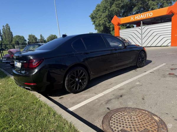 Melns BMW 750 2014 Klaipėda, ar dzinēja tilpumu 2.99 L un nobraukumu 200 tūkst. km par 22000 €, foto 5 vietnē AUTOMOTO.COM.LV