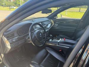 Melns BMW 750 2014 Klaipėda, ar dzinēja tilpumu 2.99 L un nobraukumu 200 tūkst. km par 22000 €, foto 10 vietnē AUTOMOTO.COM.LV