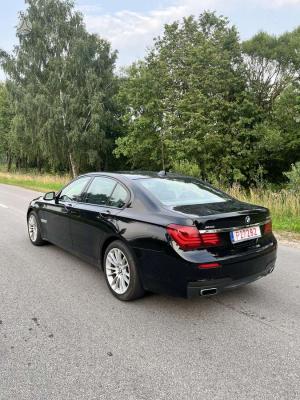 Black BMW 750 2014 in Kaunas, with an engine capacity of 4.40 L and mileage of 247 thousand km for 7100 €, photo 5 on AUTOMOTO.COM.LV