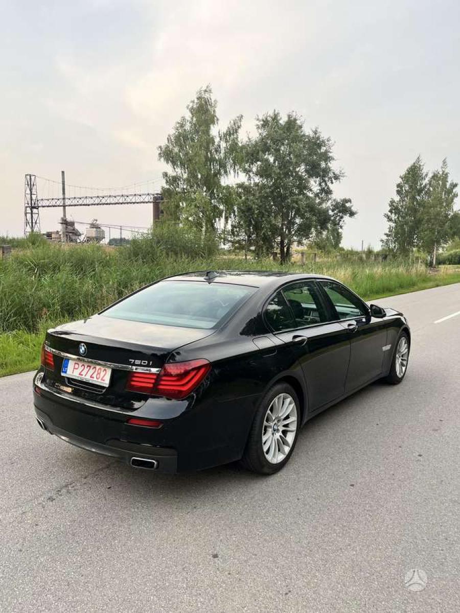 Black BMW 750 2014 in Kaunas, with an engine capacity of 4.40 L and mileage of 247 thousand km for 7100 €, photo 6 on AUTOMOTO.COM.LV