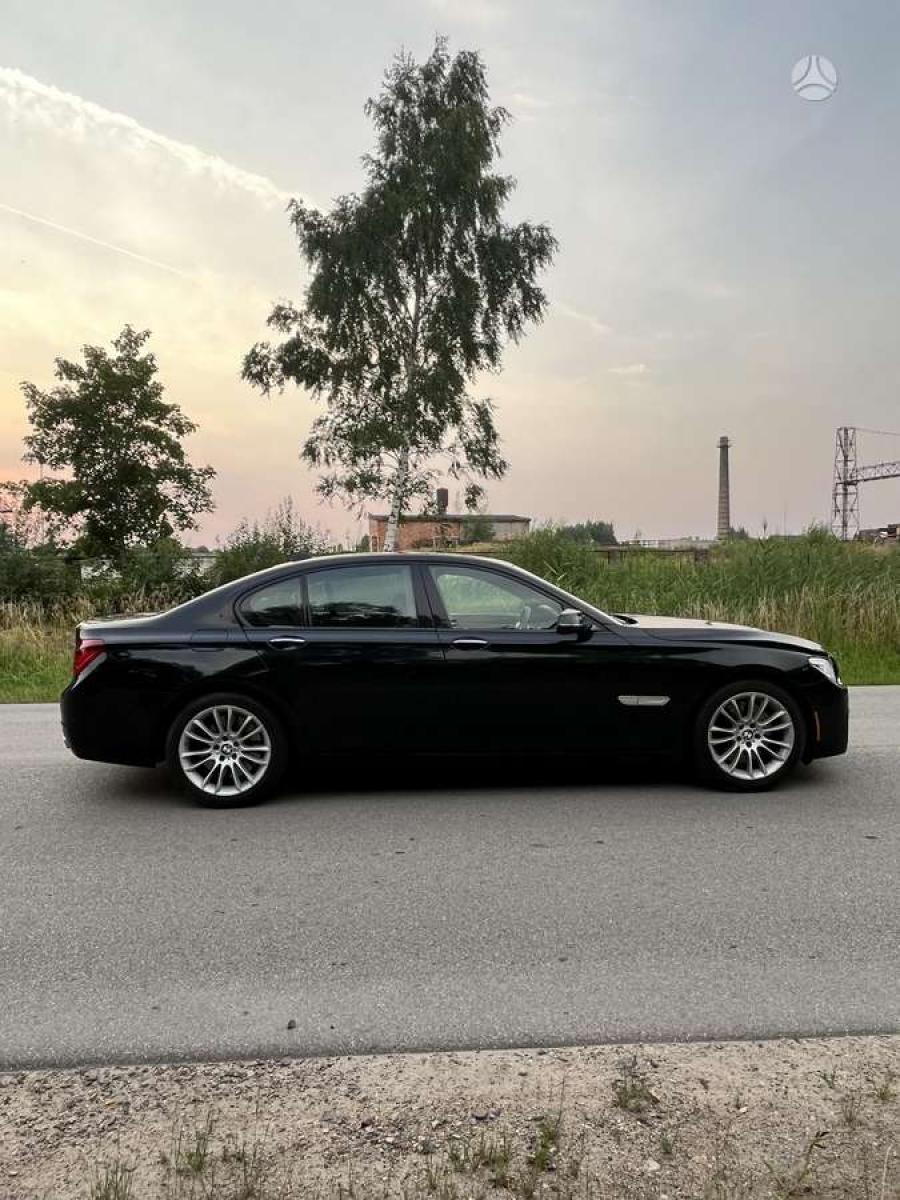 Black BMW 750 2014 in Kaunas, with an engine capacity of 4.40 L and mileage of 247 thousand km for 7100 €, photo 7 on AUTOMOTO.COM.LV