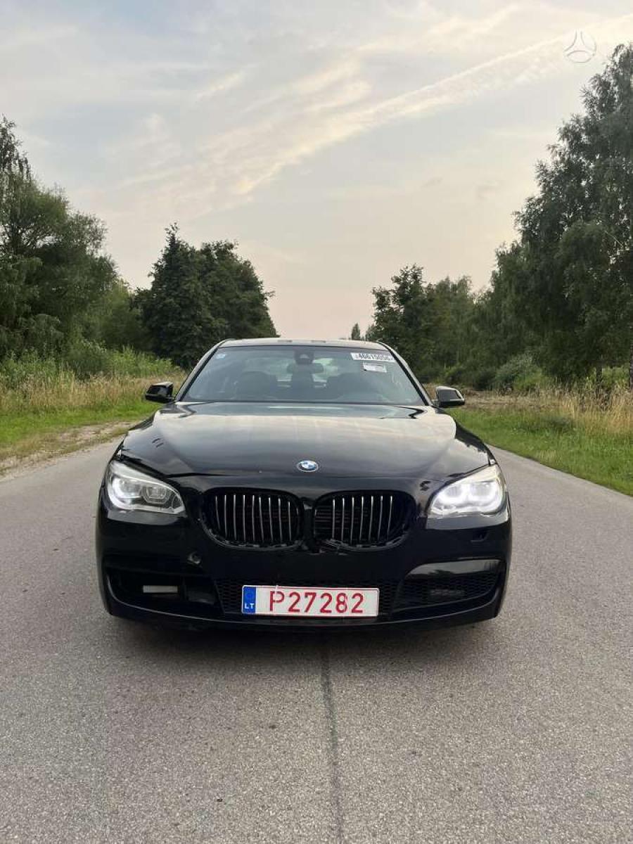 Black BMW 750 2014 in Kaunas, with an engine capacity of 4.40 L and mileage of 247 thousand km for 7100 €, photo 9 on AUTOMOTO.COM.LV
