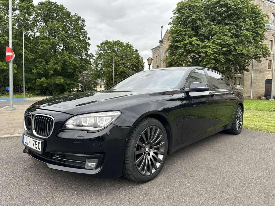 Melns BMW 750 2014 Tallina, ar dzinēja tilpumu 2.99 L un nobraukumu 296 tūkst. km par 12889 €, foto 5 vietnē AUTOMOTO.COM.LV